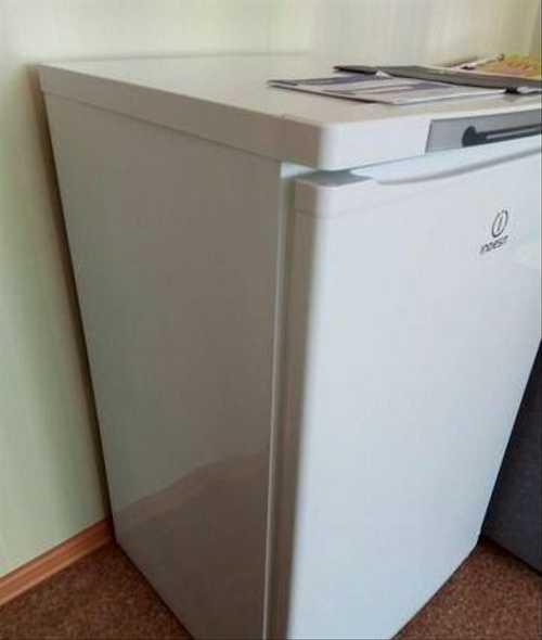 Морозильник Indesit SFR 100