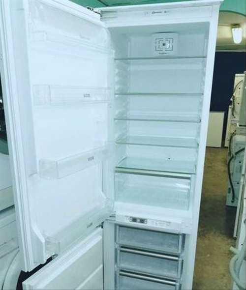 Встраиваемый холодильник Bauknecht 2020 г.выпуска