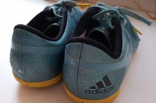 Бутсы Adidas (без шипов) 32