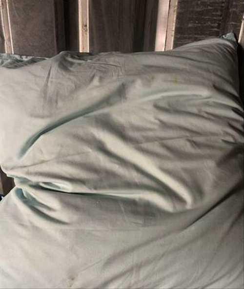 Пуховая перина подушки