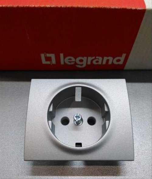 Электроустановочные детали в короба Legrand