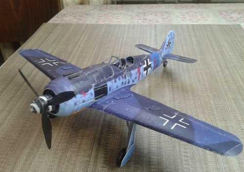 Модель самолета Fw 190 из бумаги