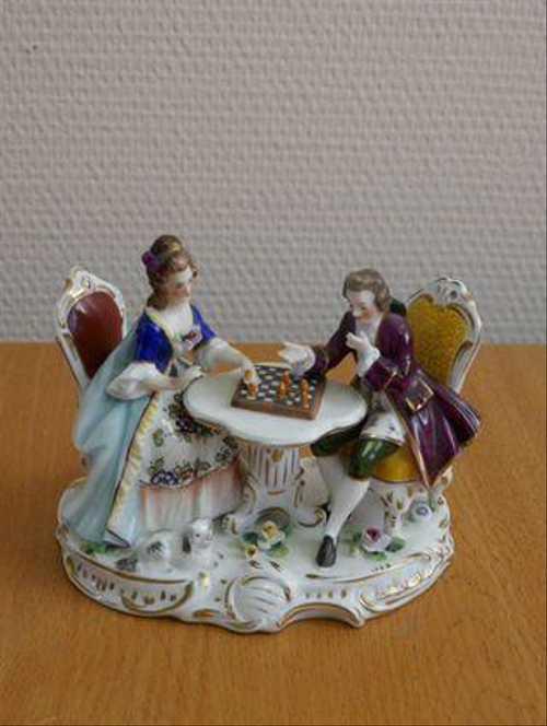 Фарфоровая статуэтка. Шахматы. 10 см. Самсон