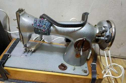 Швейная машинка Подольск с электроприводом tur2