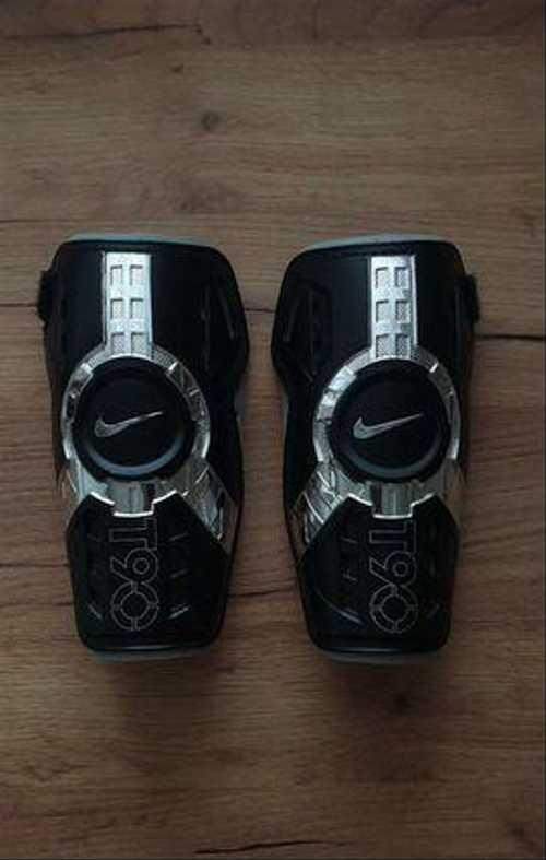 Футбольные щитки Nike T90