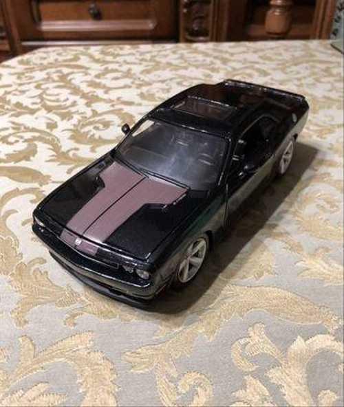 Модель Dodge Challenger SRT 8 2008 1/24