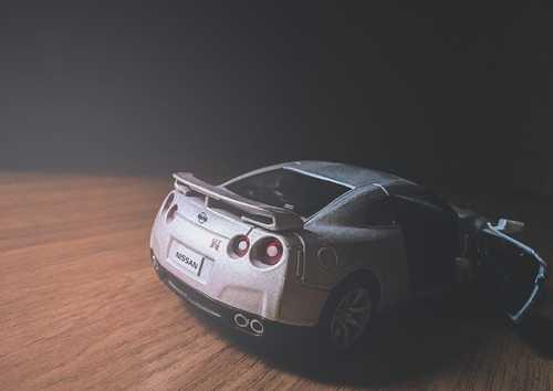 Масштабная модель "Nissan GT-R R35" kinsmart