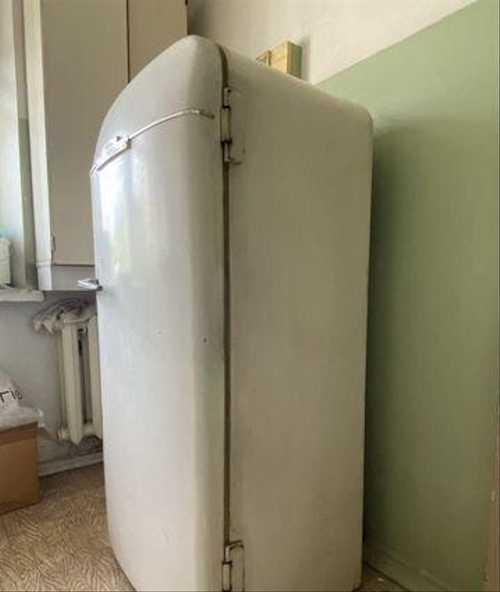 Холодильник советский ЗИЛ 1960х годов