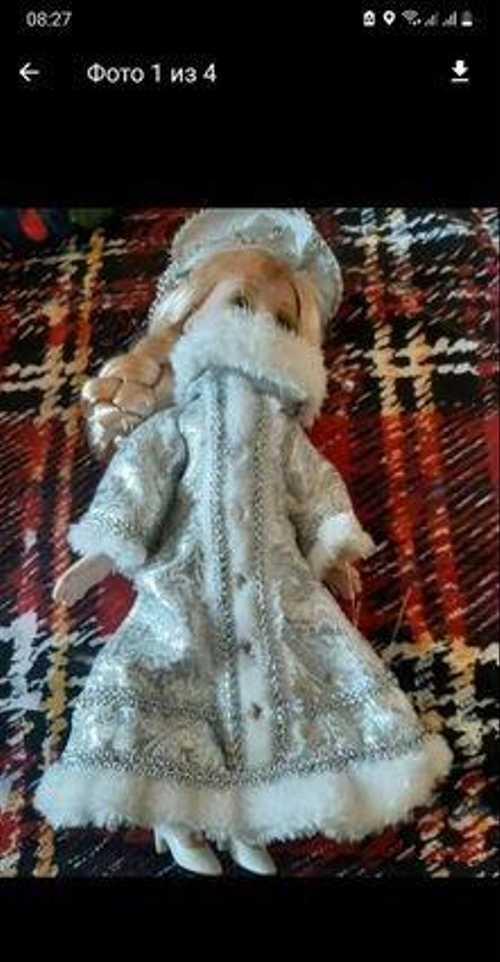 Фарфоровая кукла-снегурочка