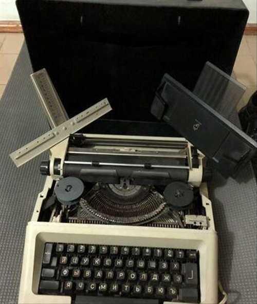 Пишущая машинка «Ивица» СССР