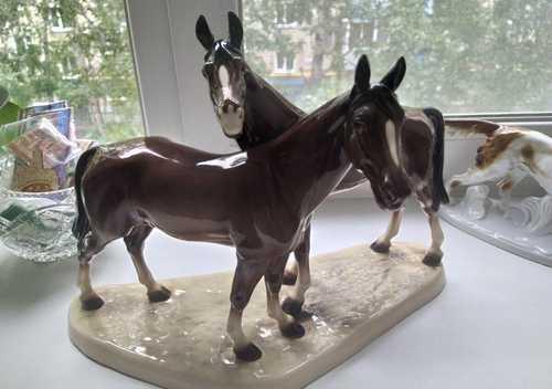 Немецкая фарфоровая статуэтка пара лошадей