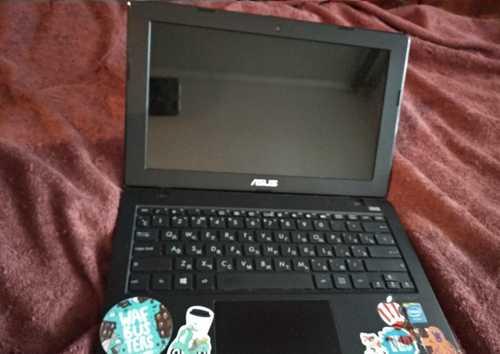 Ноутбук Asus X200M