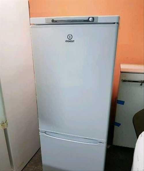 Холодильник Индезит. 150 см. Рабочий