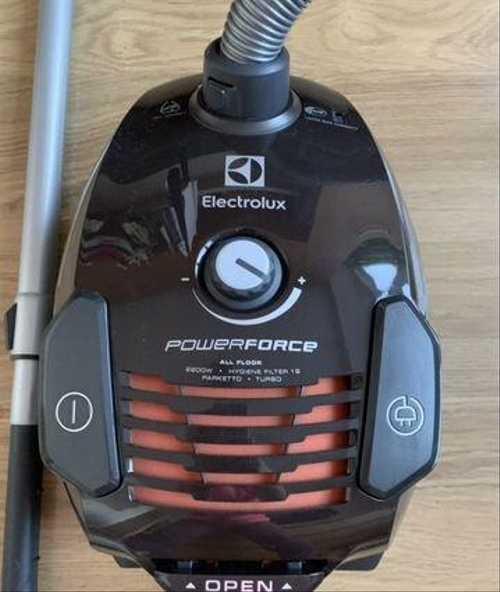 Пылесос Electrolux ZPF2220