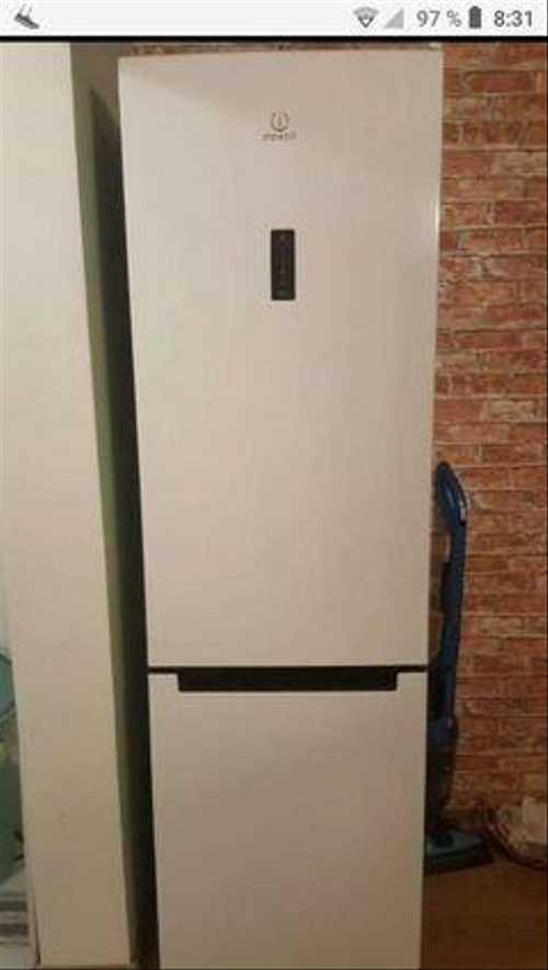 Холодильник бу Indesit DF5200