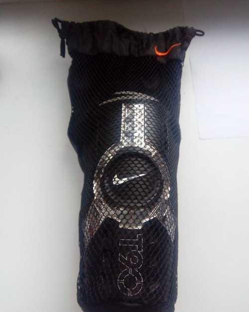 Футбольные щитки Nike T90