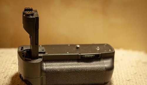 Батарейный блок Travor for Canon EOS 5D Mark II