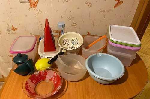 Набор посуды: контейнеры, чайник, терка, дуршлаг