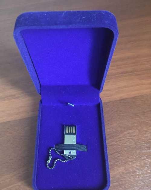 USB - флэшка 8 Gb в подарочной упаковке