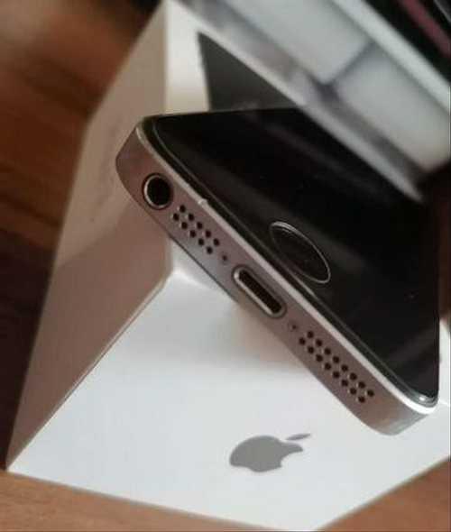 Телефон iPhone SE