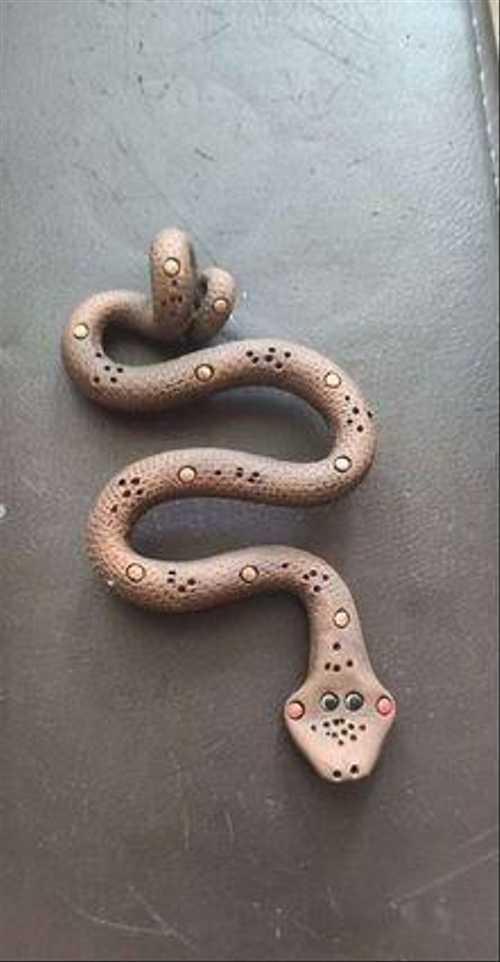 Статуэтка змея глиняная