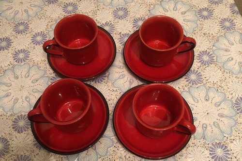 Чашки с блюдцами керамика красная