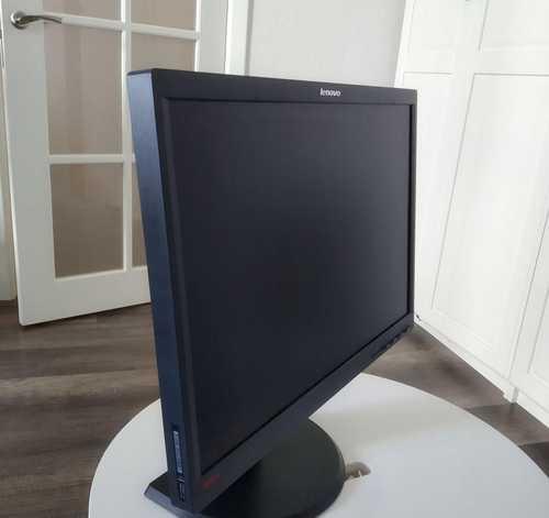 22" Lenovo Thinkvision L2252Pw