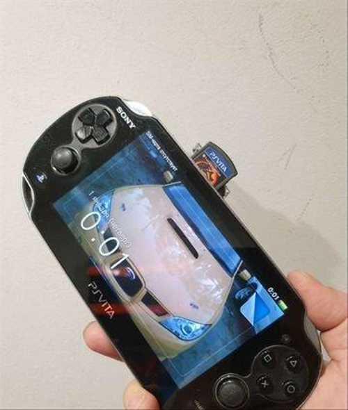 Портативная игровая приставка Sony PS Vita PCH-110