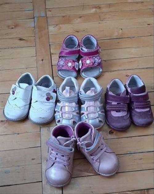 Детские сандалии и ботинки