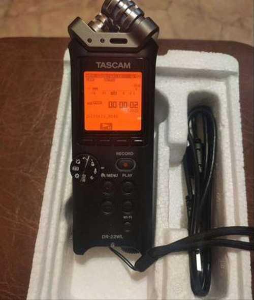 Портативный рекордер Tascam DR-22WL темно-серый