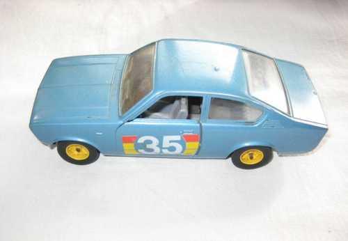 Машинка Burago Opel Kadett