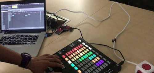 Native Instruments Maschine Jam грувбокс контролле