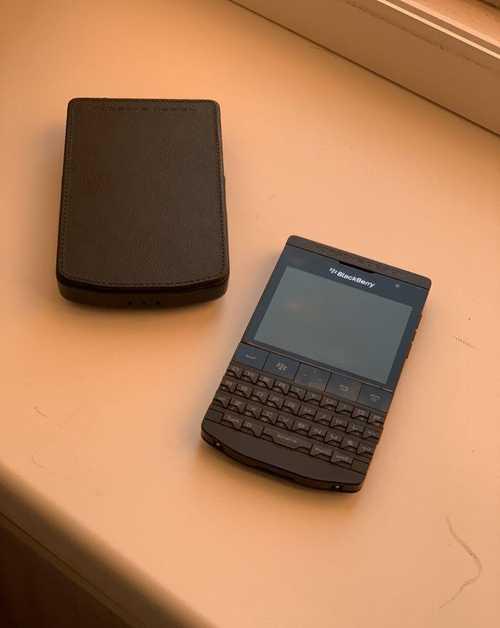 Телефон BlackBerry Porsche Design P9981