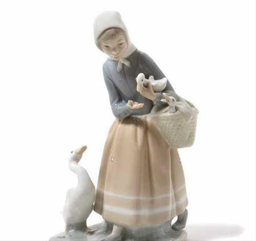 Фарфоровая фигура "Пастушка с утками". Lladro