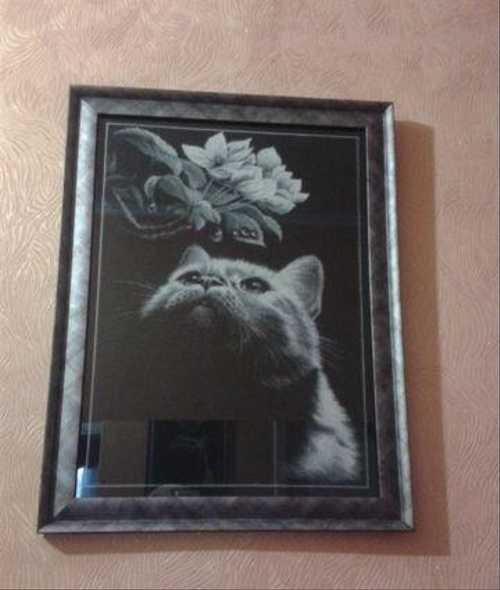 "Кот с магнолией" картина вышитая крестиком