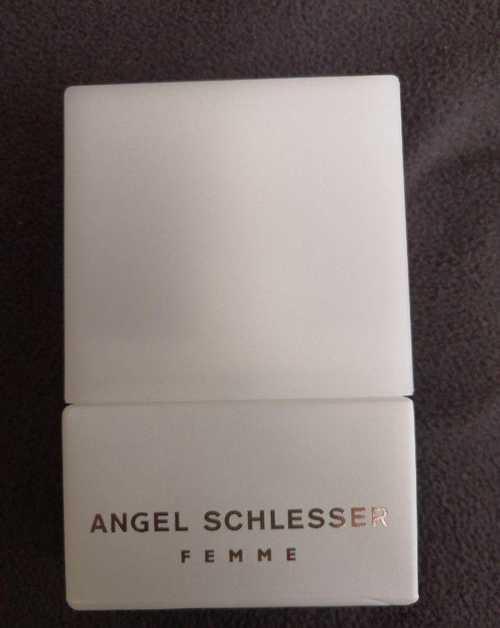 Angel schlesser femme