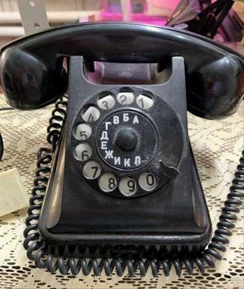 Старинный телефон в рабочем состоянии