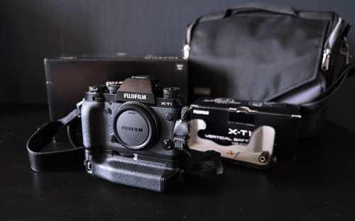 Fujifilm X-T1 body + VG-XT1