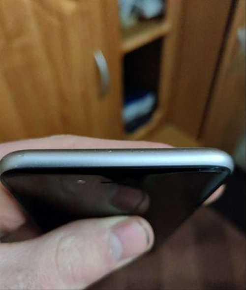 Телефон iPhone 6
