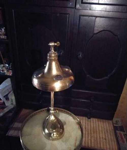 Антикварная настольная лампа на подставке