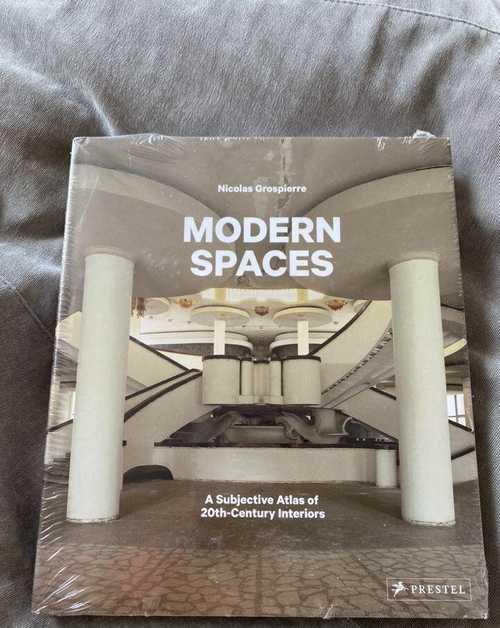 Книга по дизайну и архитектуре Modern spaces