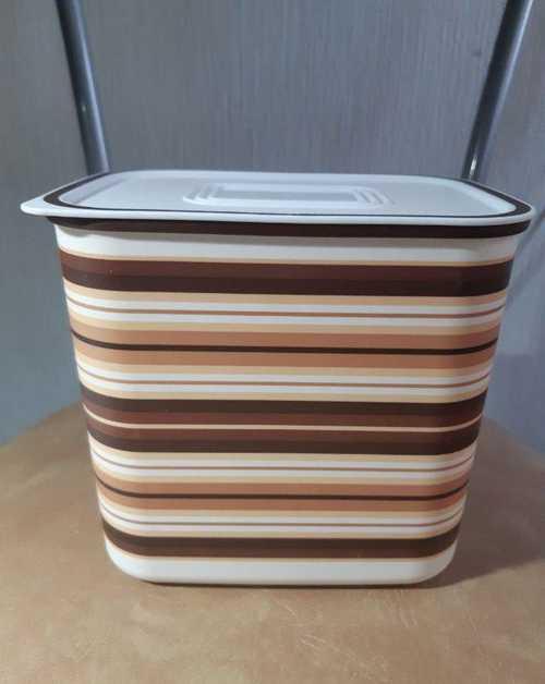 Контейнер Tupperware