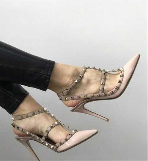 Туфли-лодочки Valentino Garavani Rockstud 110
