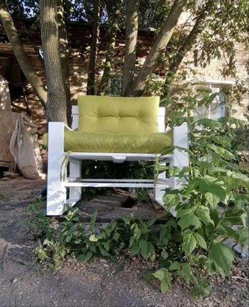 Кресло с Деревянными Подлокотниками