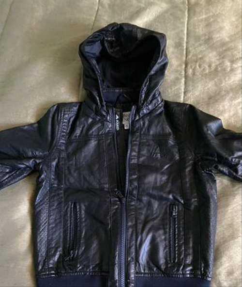 Продам кожаную куртку armani размер 8А
