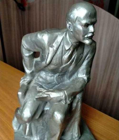 Статуэтка В.И. Ленин