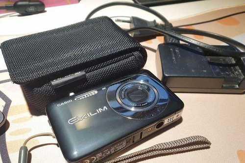 Компактный фотоаппарат Casio Exilim EX-Z800