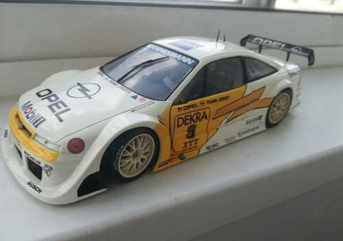 Модель 1:18 Opel Calibra DTM (UT Models)