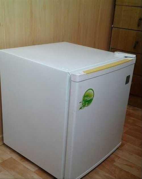 Продается однокамерный холодильник