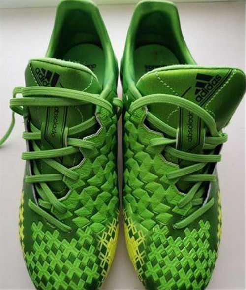 Футбольные бутсы adidas predator
